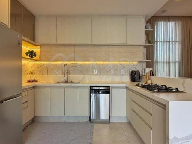 Casa à venda no Condomínio Jardim Piemonte em Indaiatuba com 3 suítes com closet