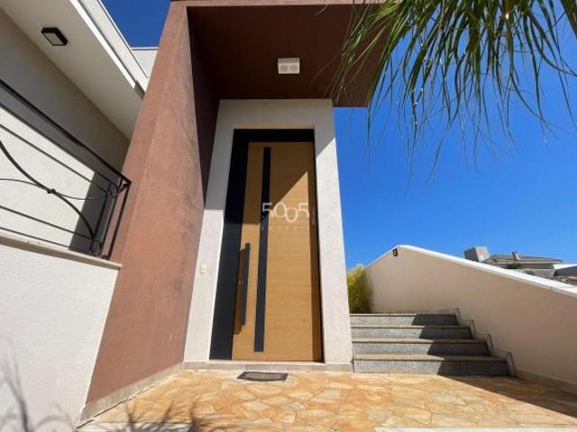 Casa à venda no Condomínio Jardim Theodora, 3 suítes, com 285m² de área construída e 600m² de área t