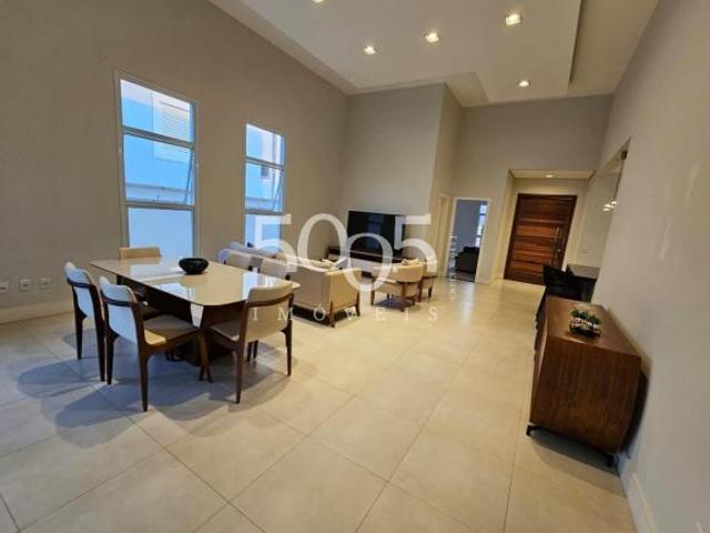 Casa à venda no Condomínio Jardim Theodora, 4 suítes, com 415m² de área construída e 600m² de área t