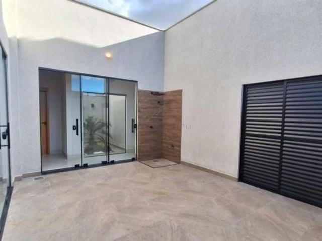 Casa à venda no Condomínio Madalena com 3 suítes e 147m²