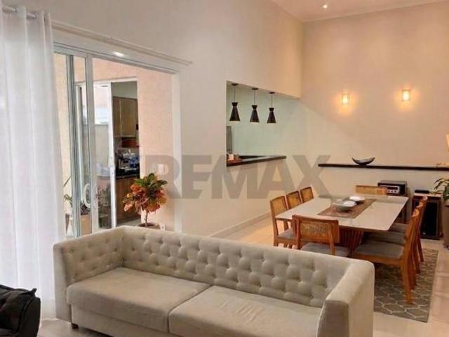 Casa à venda no Condomínio Madre Maria Villac Valinhos com piscina e área gourmet