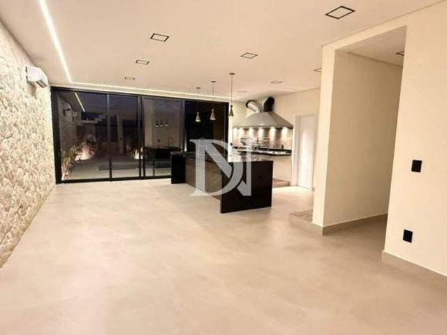 Casa à Venda no Condomínio Mont Blanc – Itu/SP Sobrado moderno com 3 suítes, pé direito duplo e área