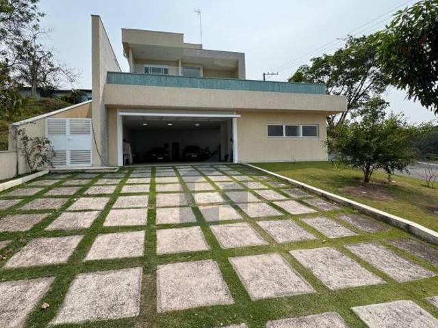 Casa à venda no Condomínio Monterrey Ville em Mogi das Cruzes com 5 quartos e 3 suítes