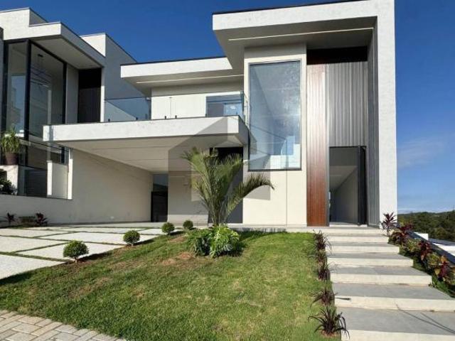 Casa à venda no Condomínio Mosaico Essence | 4 suítes | Vista para as montanhas