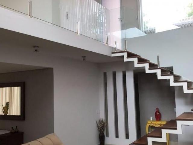 Casa à venda no Condomínio Parque do Varvito com 190m² de área construída e 260m² de área total