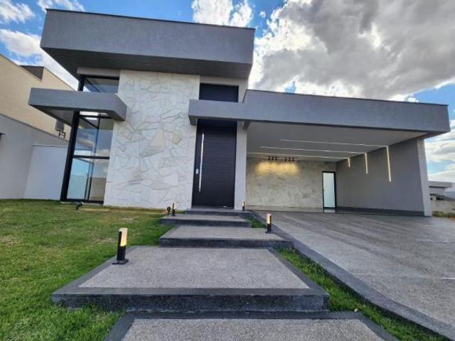 CASA À VENDA NO CONDOMÍNIO PARQVILLE PINHEIROS APARECIDA DE GOIÂNIA, 3 SUÍTES, PISCINA AQUECIDA E