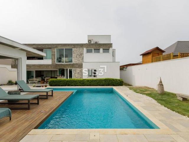 Casa à Venda no Condomínio Paysage Weekend | 3 Suí