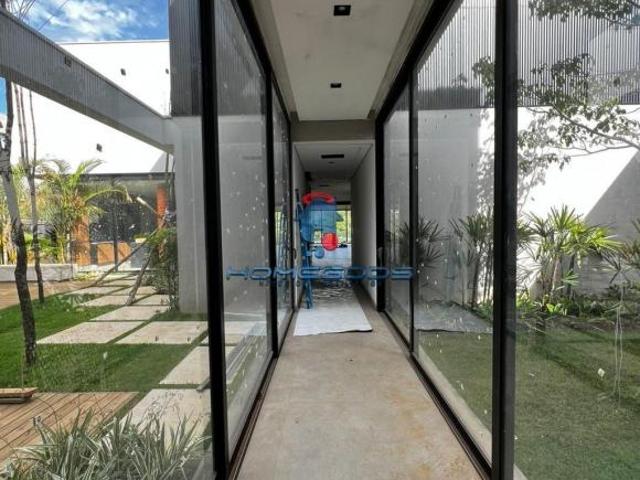 Casa à venda no condomínio Pedra Alta em Campinas, com 5 suítes e uma incrível vista para mata perma