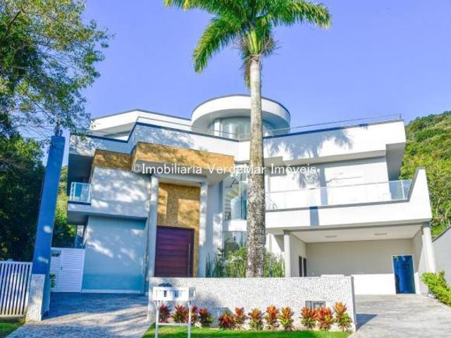 Casa À VENDA no Condomínio Pernambuco 2 em Guarujá