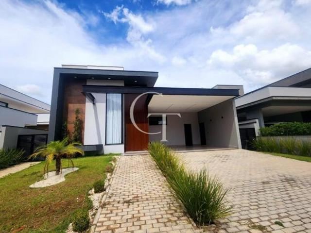 Casa à Venda no Condomínio Portal dos Bandeirantes em Salto
