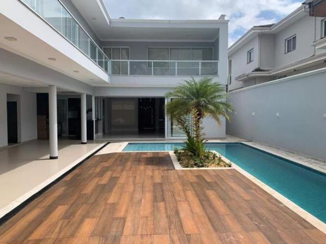 Casa à venda no Condomínio Portal das Estrelas com 477m² de área construída