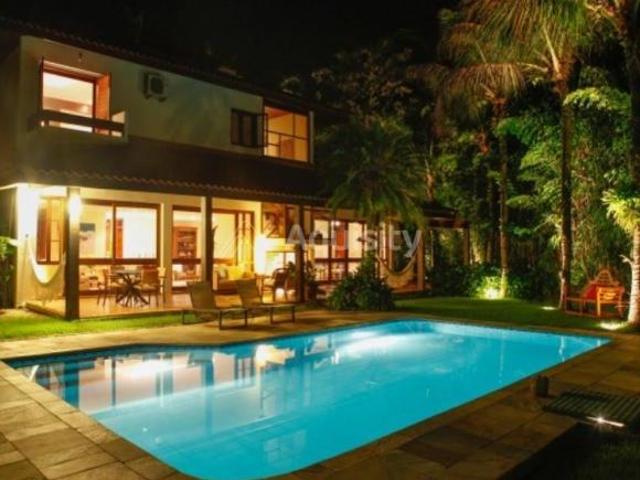 Casa a venda no condomínio Praia do Iporanga Guarujá