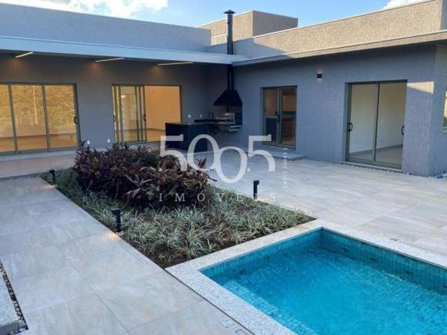Casa à venda no Condomínio Primavera com 480m² e 4 suítes