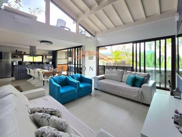 Casa à venda no Condomínio Quinta de Juquehy com 170m², 4 suítes e 3 vagas