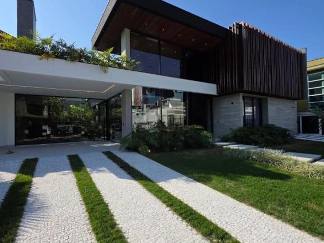 Casa a venda no Condomínio Real Park Arujá