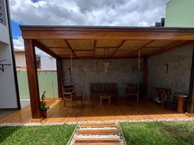 Casa à venda no Condomínio Real Ville