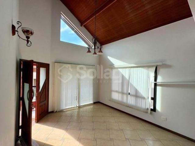 Casa à venda no Condomínio Recanto dos Paturis em Vinhedo interior de São Paulo