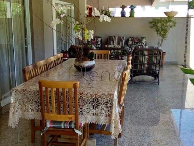 Casa à Venda no Condomínio Reserva dos Vinhedos em Louveira, no bairro Capivari