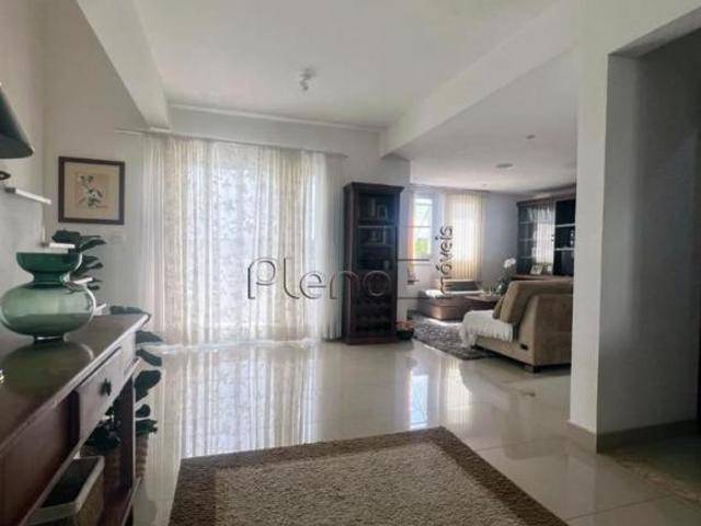 Casa à Venda no Condomínio Residencial Terras do Oriente em Valinhos, no bairro