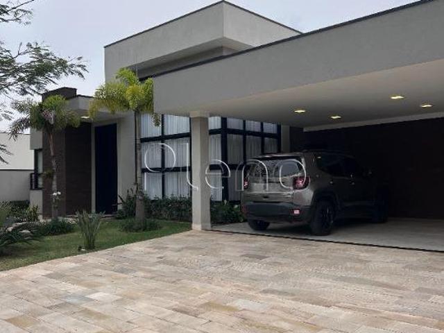 Casa à Venda no Condomínio Residencial Querência em Valinhos, no bairro Dois Cór
