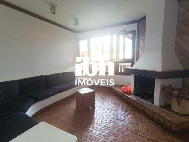 Casa à Venda no Condomínio Retiro das Pedras com 3 Suítes 670m²