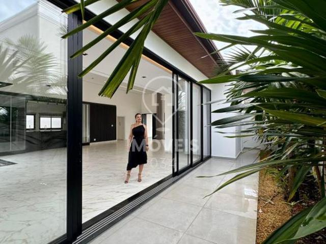 Casa à Venda no Condomínio Riviera do Lago em Araxá MG