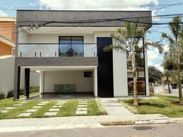 Casa à Venda no Condomínio Rosa dos Ventos Vespasiano