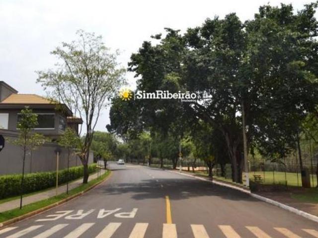 Casa a venda no condomínio Royal Park. Bairro Royal Park