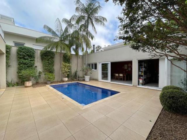 Casa à venda no Condomínio São Paulo II na Granja Viana