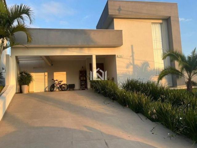 Casa à venda no Condomínio Santa Adélia