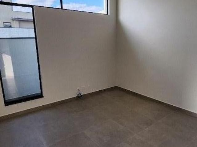 Casa à venda no Condomínio Santa Mônica Caçapava/SP com 180 m²