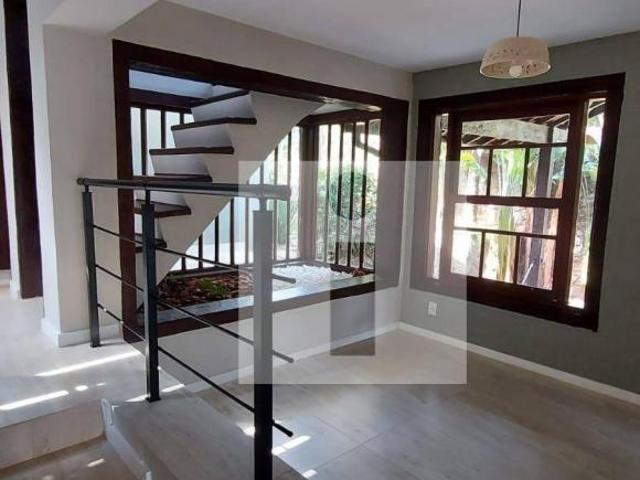 Casa a venda no condomínio San Conrado