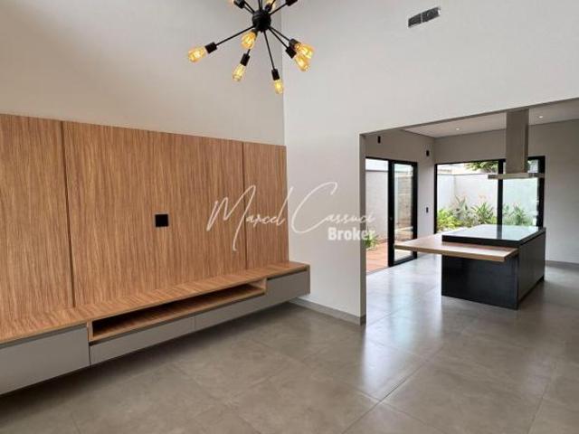 Casa à venda no Condomínio Setlife I em Mirassol, 3 suítes com closet, piscina