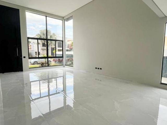 Casa térrea á venda no Condomínio Shambala II em Atibaia com 04 suítes, piscina, sauna