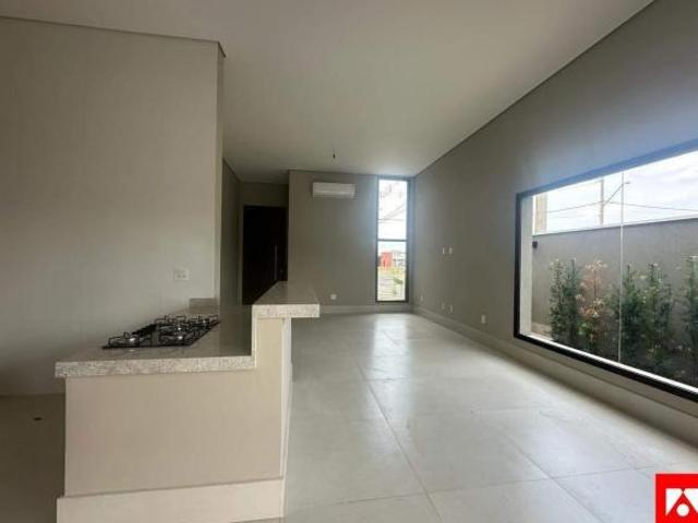 Casa à venda no Condominio Solar das Esmeraldas em Nova Odessa com 3 quartos 1 suíte e 3 vagas de