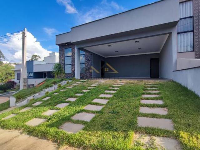 Casa à venda no Condomínio Soleil, com 281m², 3 quartos, 2 banheiros e 4 vagas d