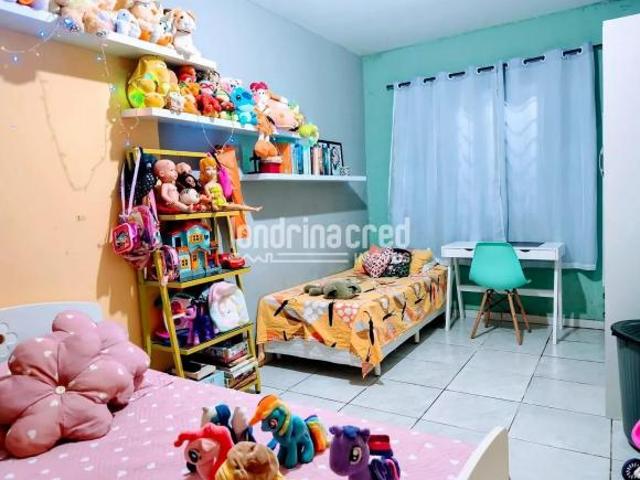 Casa à venda no Conjunto Ernani Moura com energia solar, cozinha planejada, garagem coberta e 100 m²