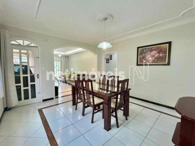 Casa à Venda no Copacabana – BH | 345,61m²  Construídos | 5 Quartos | Habite se