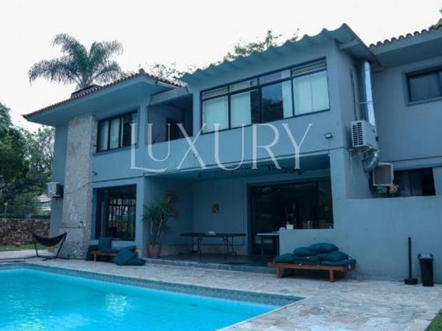 Casa a Venda no Coração do Alto de Pinheiros – 5 Suítes e 891m² de Terreno