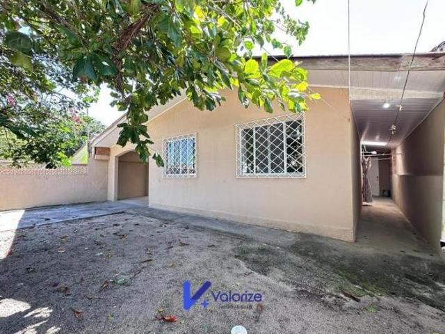 Casa à venda no Costa Azul à 550 metros do mar