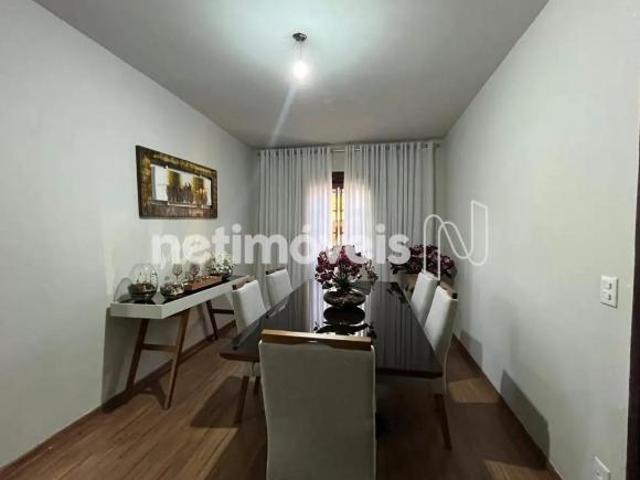 Casa à Venda no Camargos – 3 Quartos, Suíte com Hidromassagem e 3 Vagas