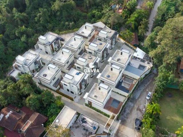 Casa à venda no Camburi em São Sebastião