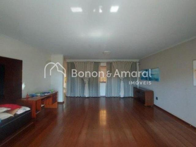 Casa a venda no Caminhos de San Conrado, com 365 m² de área construída, 4 quartos
