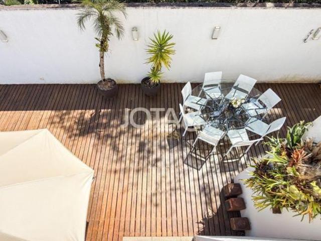 CASA EM CONDOMÍNIO FECHADO