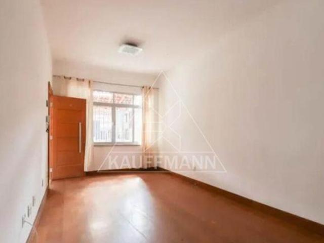 Casa à Venda no Campo Belo 2 Suítes 5 Vagas 220m² de Área Construída