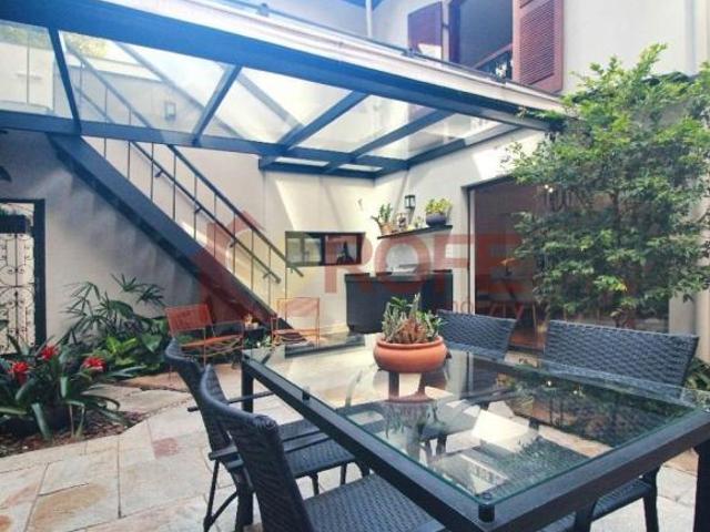 Casa à venda no Campo Belo 339m², 4 dormitórios, rua tranquila e localização privilegiada