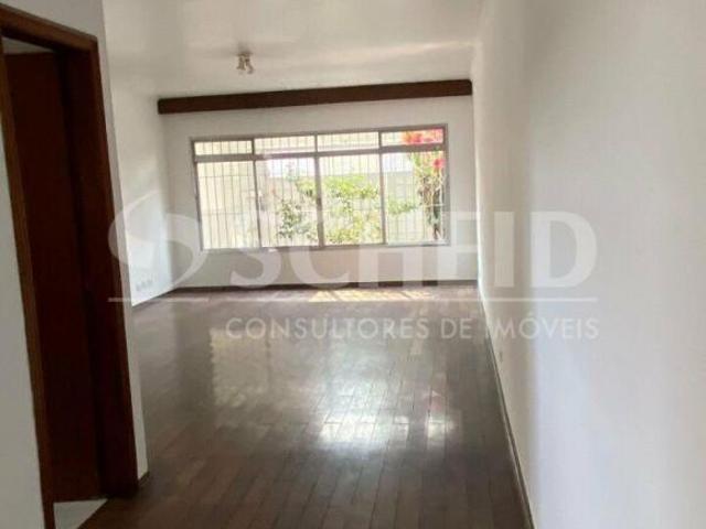 Casa à Venda no Campo Belo 3 Suítes, 4 Vagas e Excelente Localização
