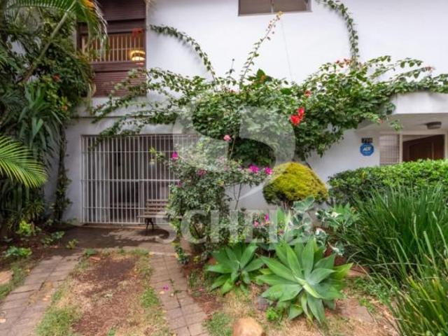 Casa á Venda no Campo Belo com 162m², 3 quartos sendo 1 suíte, 3 vagas