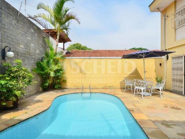 Casa á Venda no Campo Belo com 273m², 5 quartos sendo 2 suítes, 2 vagas