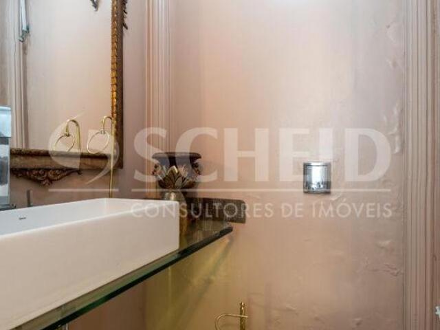 Casa á Venda no Campo Belo com 487m², 4 quartos sendo 4 suítes, 4 vagas